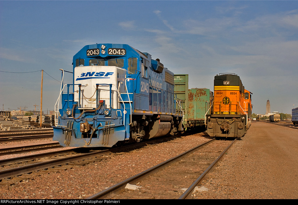 BNSF 2043 and BNSF 8934